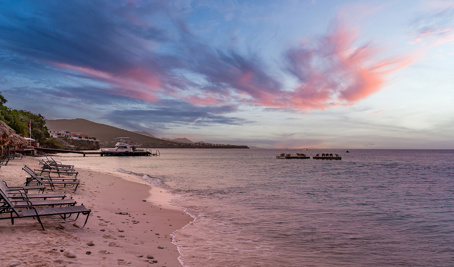 Playa Beach Club Curacao - Amazing Atmosphere & Sunsets